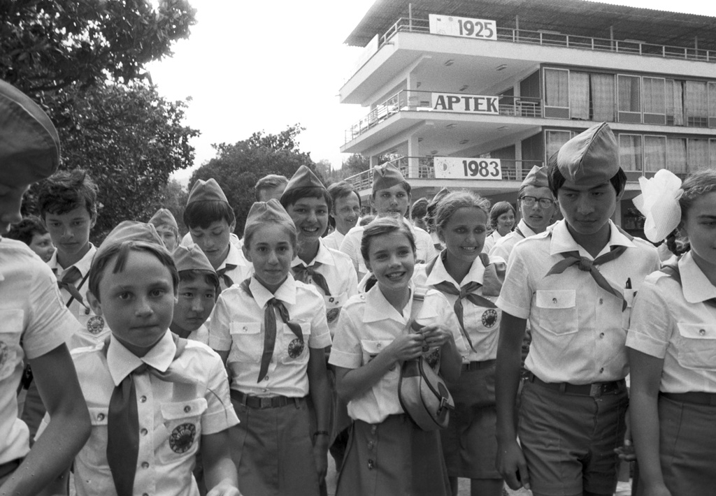Youth Diplomacy in the Cold War: Children as Goodwill Ambassadors ...